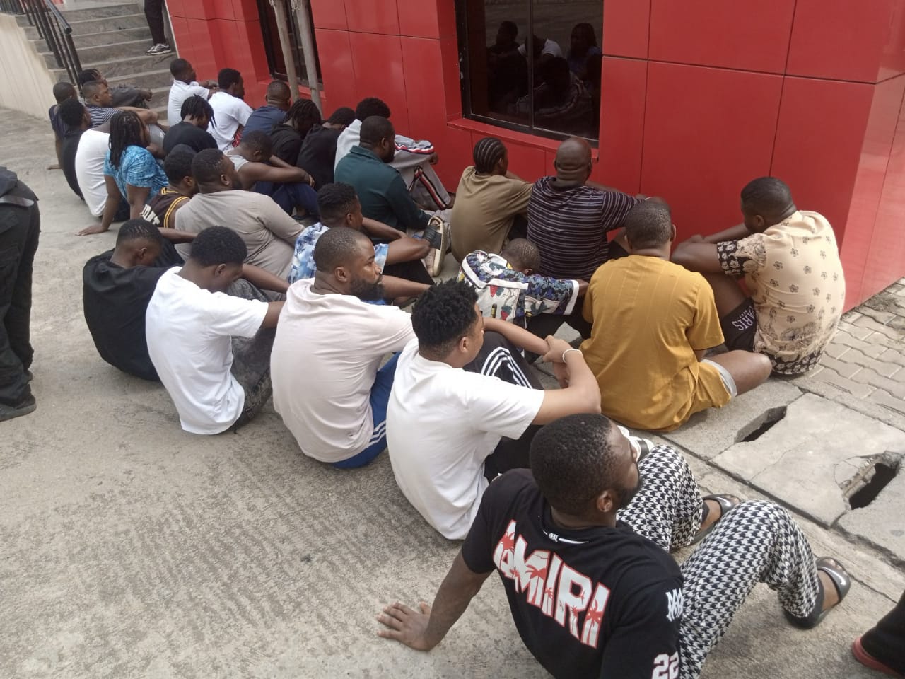 EFCC Arrests 29 Suspected Internet Fraudsters In Abuja | Royal News